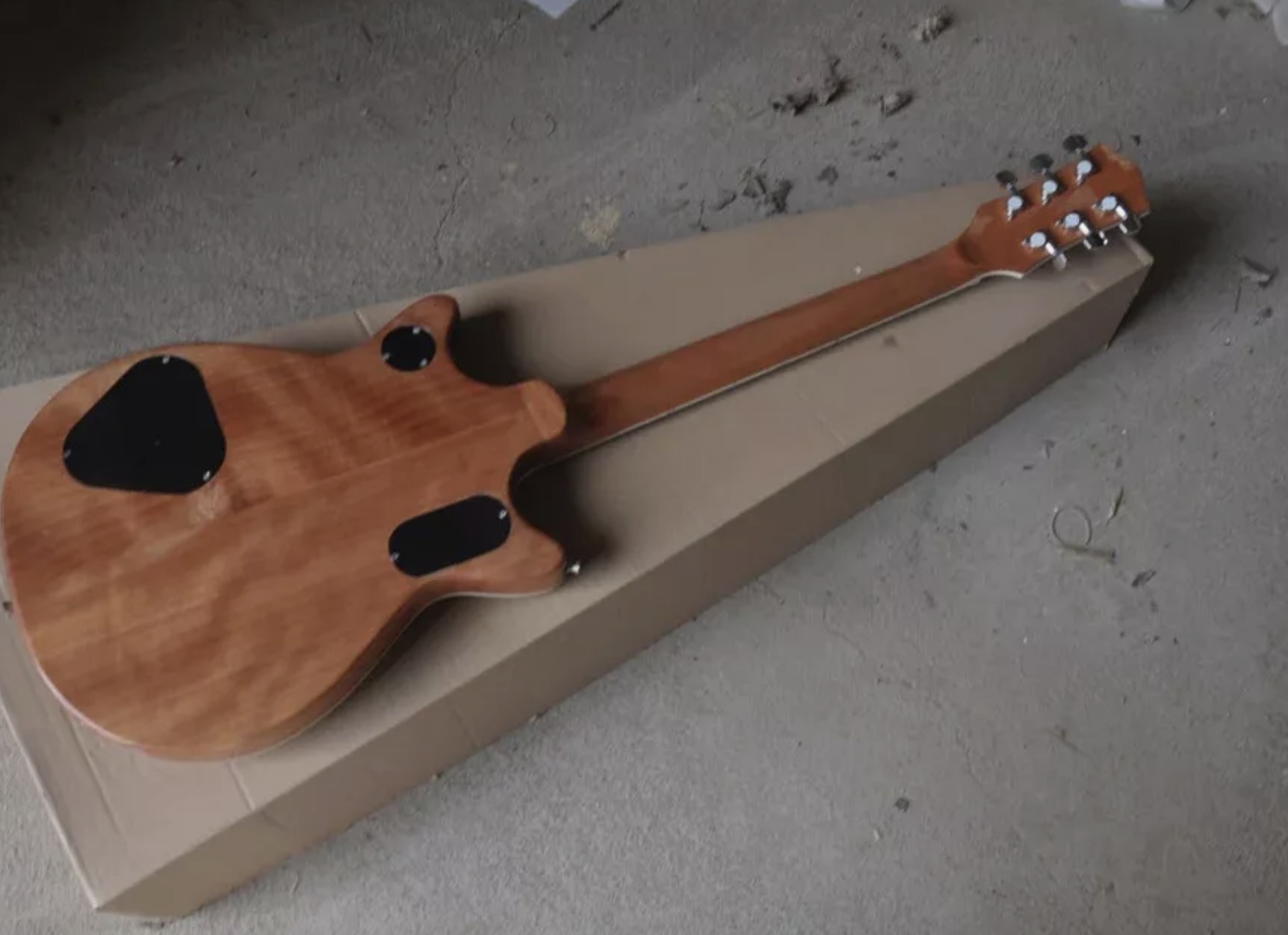 Factory Customized New Natural Wood Color Electric Guitar with A Top ...