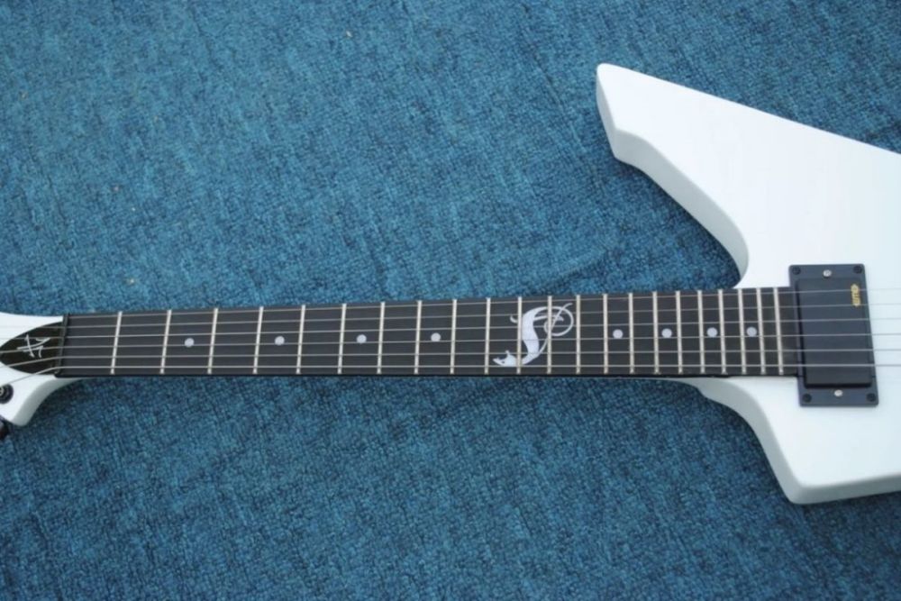Custom White Snakebyte James Hetfield Electric Guitar with Active Pickups